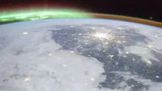 Emerald Corona នៃផែនដីបានថតរូបបុគ្គលិករបស់ ISS