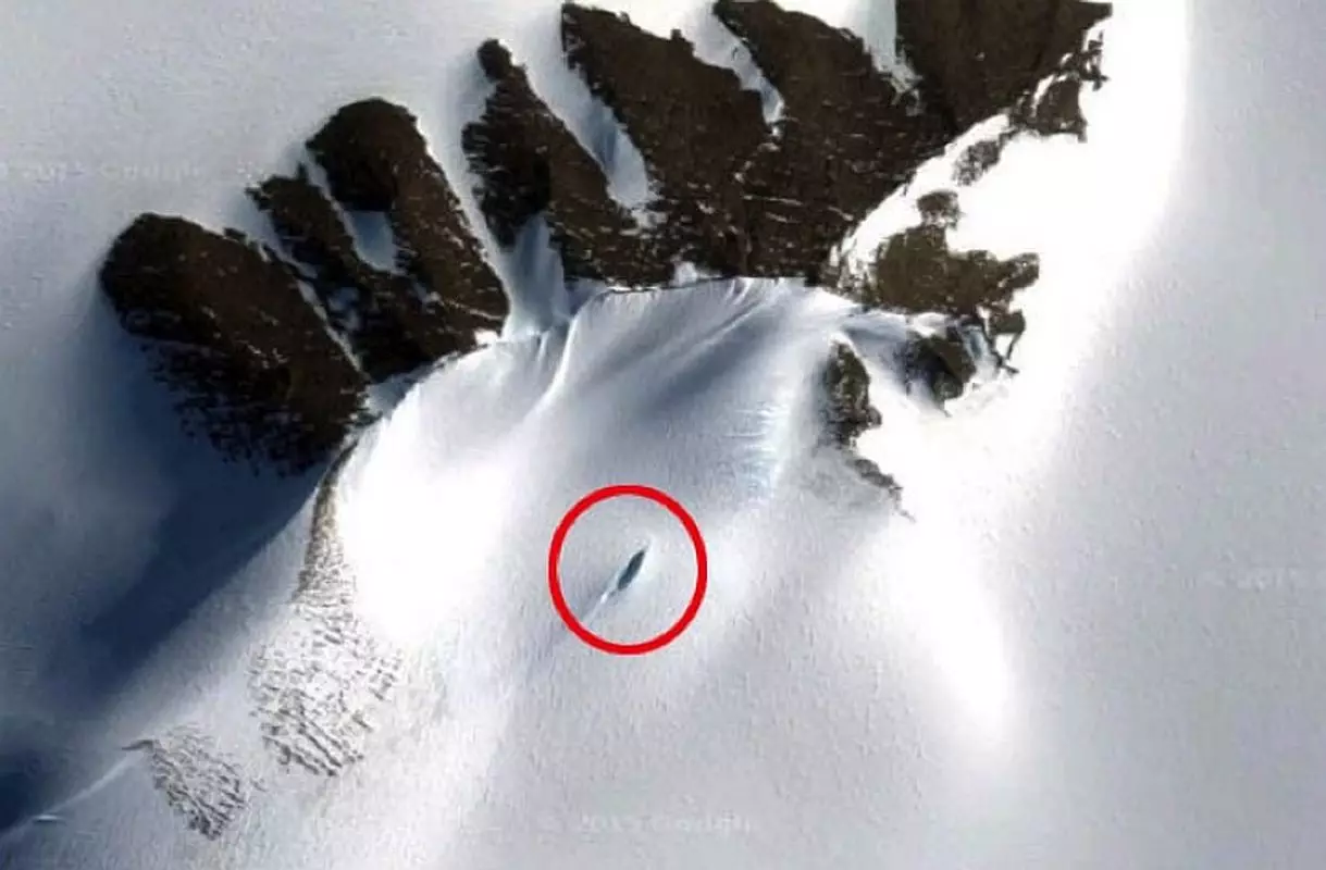 Masaligon ang mga ufologo nga ang UFO nagbulag sa Antarctica, ug ang mga langyaw naghulat alang sa panabang, adunay usa ka litrato