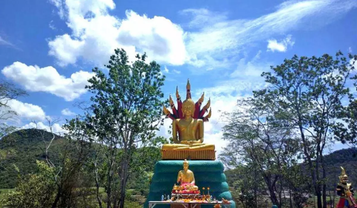 Aliens sot de Besucher an den Thai Tempel wann et en drëtten Weltkrich gëtt