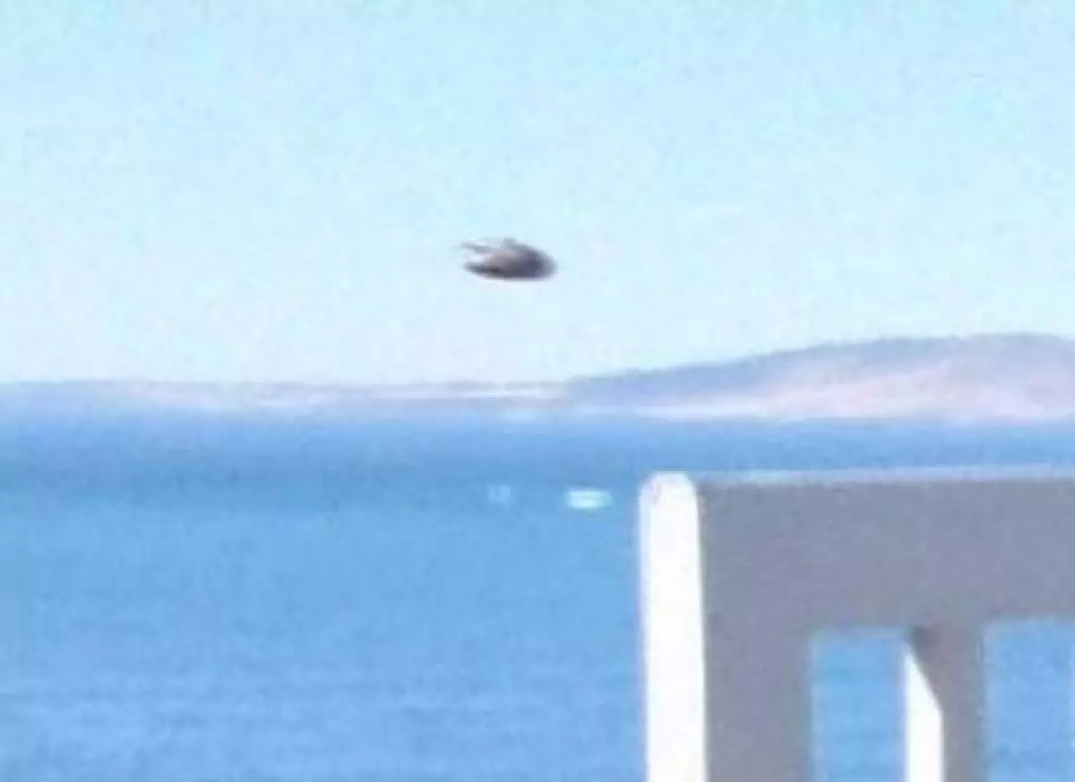 Ο ταξιδιώτης αντιμετώπισε ένα απίστευτο UFO, το οποίο κανείς δεν είχε δει ποτέ, πήρε μια φωτογραφία και χτύπησε το δίκτυο