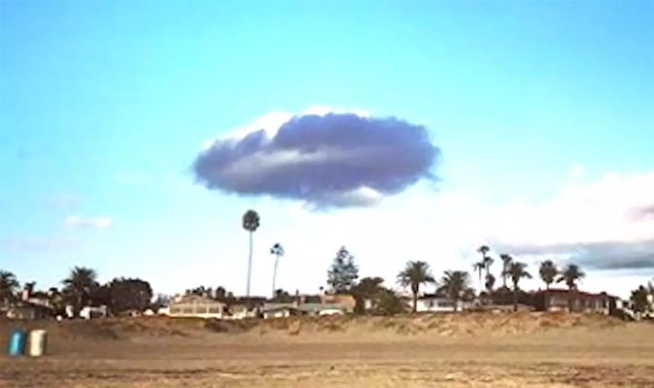 Una nube extraña en San Diego golpeó la foto y fue la causa de las disputas sin precedentes en Internet.