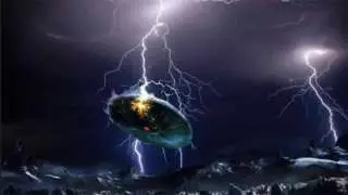 אַ ומגעוויינטלעך UFO איז געווען פאָוטאַגראַפט אין יאָשקאַר-אָלאַ, ווען עס געהאנגען איבער די הייזער בעשאַס אַ דונער