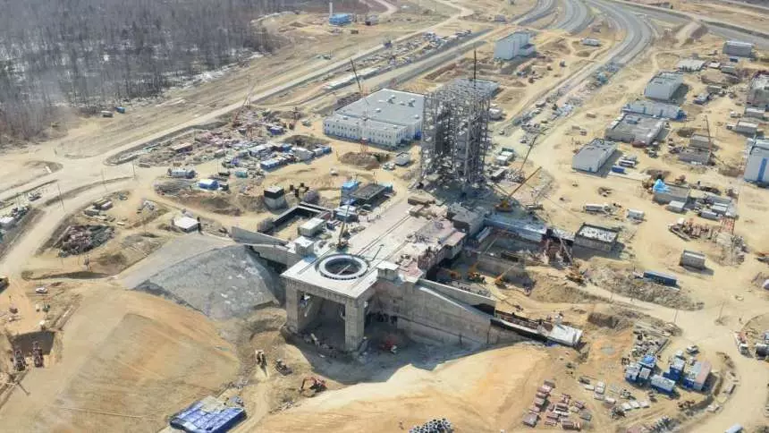 La première fusée commence par l'est de 27.04.16 à 5:01 Time Moscou