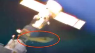 UFO e madhe u shfaq shumë afër ISS