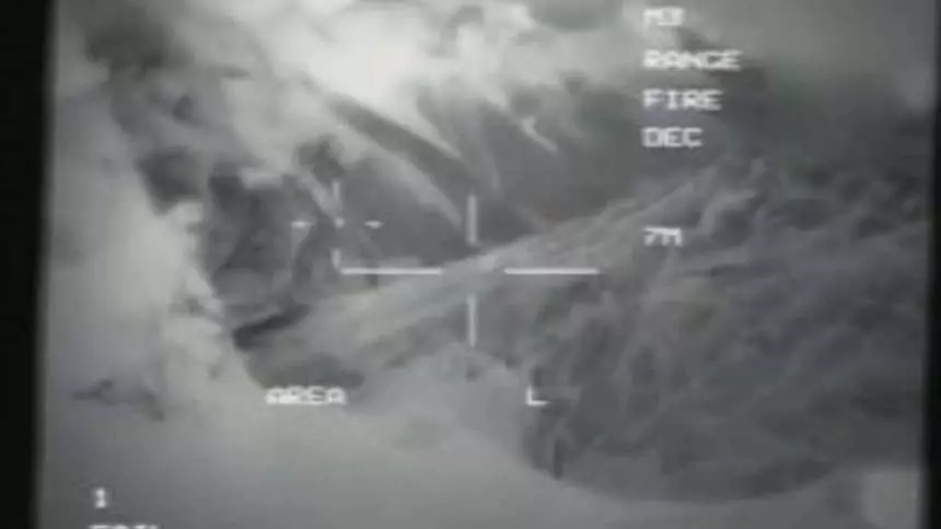 Video: Pertempuran Drone Militer dengan UFO