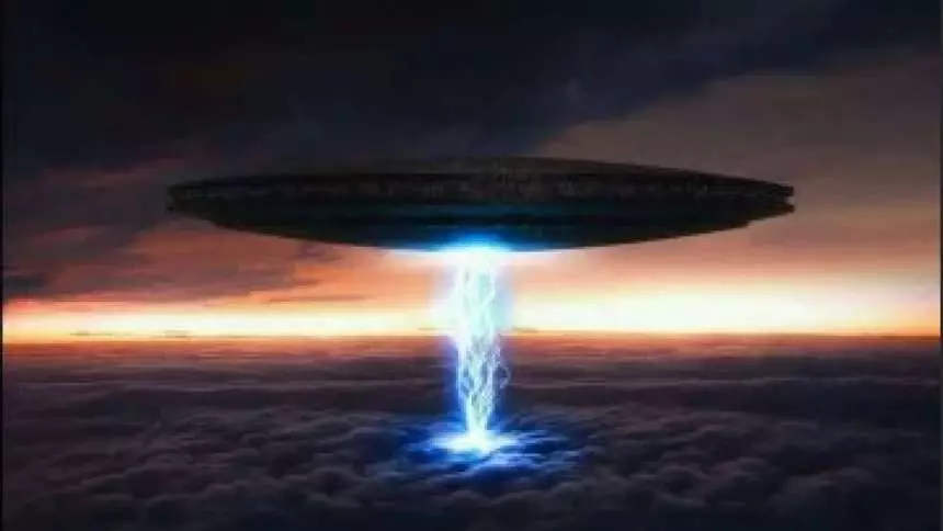 En Ohio lors d'un forte orage, UFO est apparu, qui est venu à la vidéo et surpris beaucoup