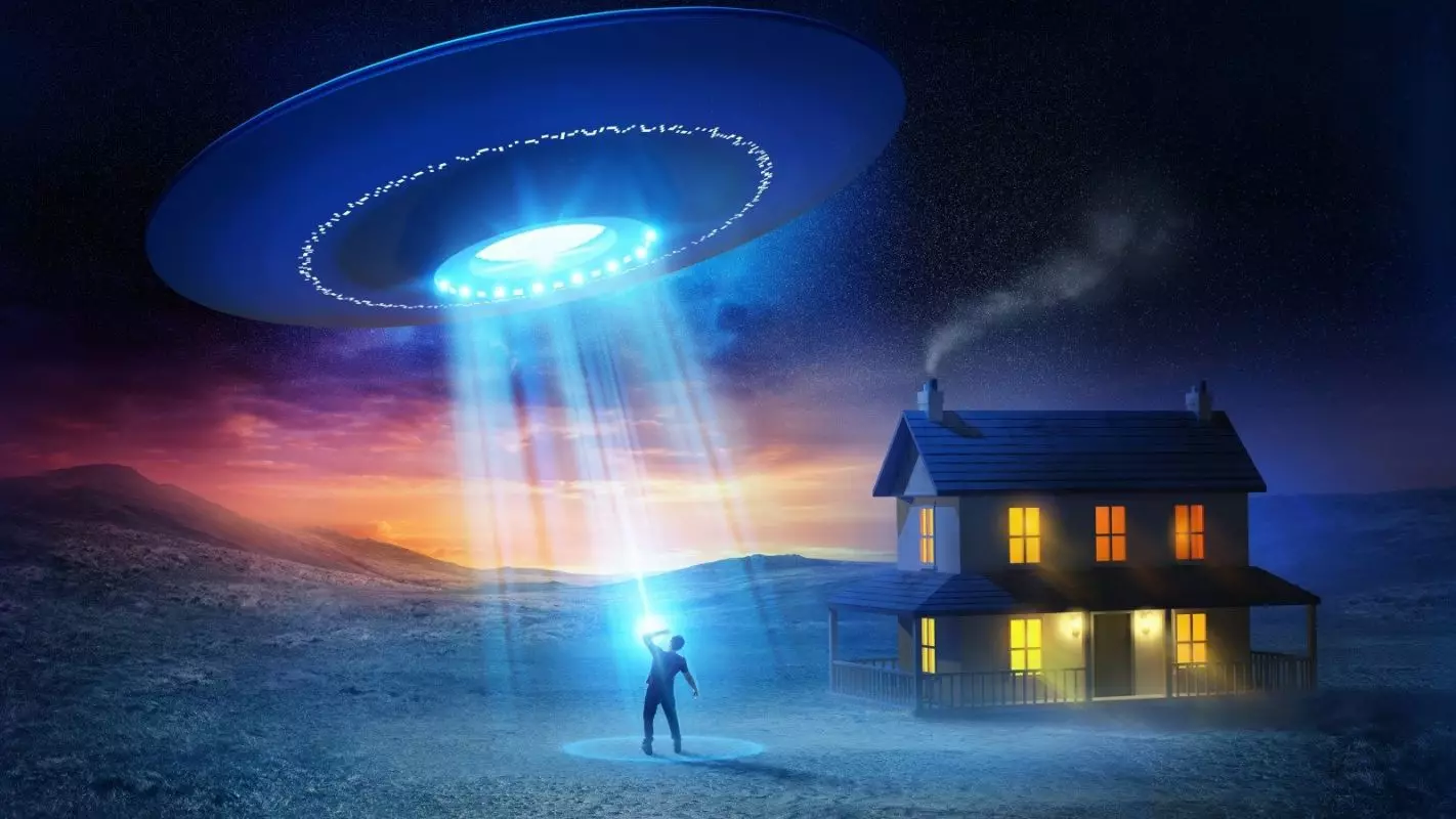 תושב מיאמי פרסם וידאו של וידאו UFO ופגע בציבור, מתעניין בחוקרים