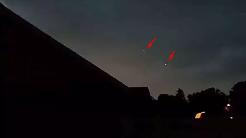 Ang mga residente ng estado ng Estados Unidos ng New Jersey ay naitala ang dalawang maliwanag na UFO sa video