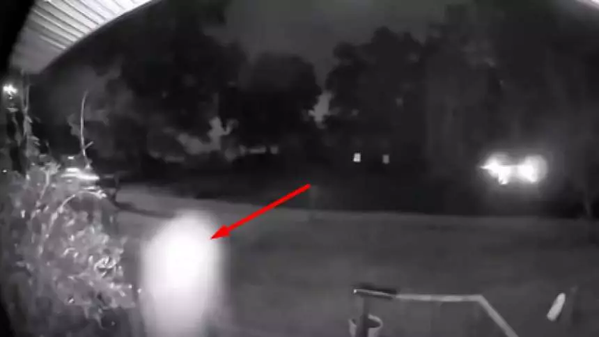 Sa US, lumipad si UFO pabalik sa video surveillance camera