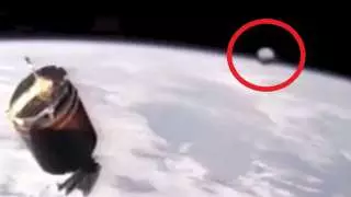 Video prej nëntë vjetësh, në të cilën një UFO i madh fluturon pranë ISS, u shfaq në rrjet