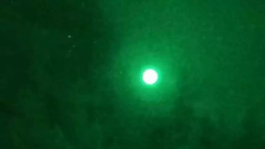 Peneliti UFO menghapus pemimpin Stavamus sebuah bola bercahaya misterius dari granit Dome