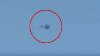 폴란드에서는 두 명의 이상한 UFO의 합류가 챔버에 떨어졌습니다.