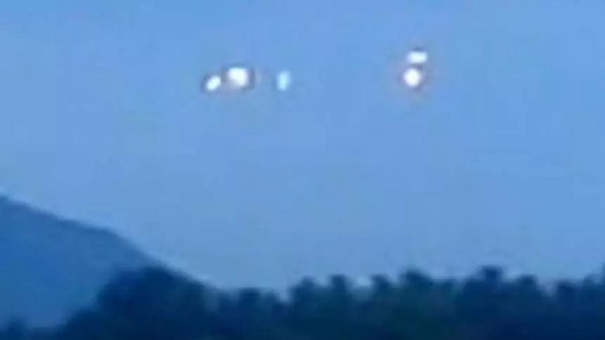 Ufo dina bentuk roko némbongan di daérah Chelyabinsk