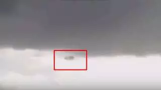 Տեսանյութ Արիզոնայի վրա հսկայական UFO- ի հետ հարվածել է ամերիկացիներին