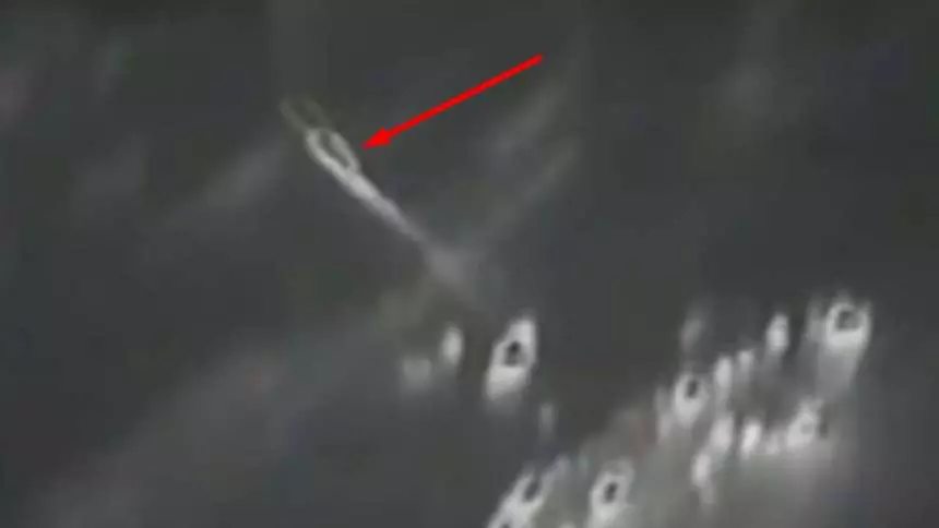 En video dukket opp på nettverket med en uthevet UFO