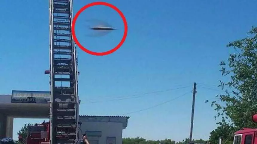 Yn Oezbekist ferienfâldige in winged UFO