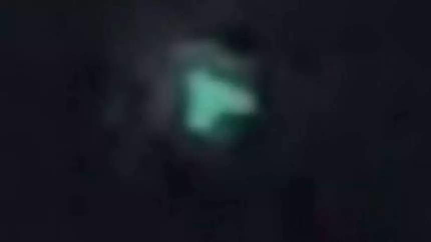 Na oblohe nad Ottova sa objavilo žiariace zelené UFO