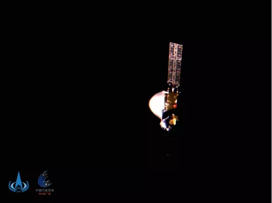 Селфі марсохода «Тяньвень-1» у відкритому космосі