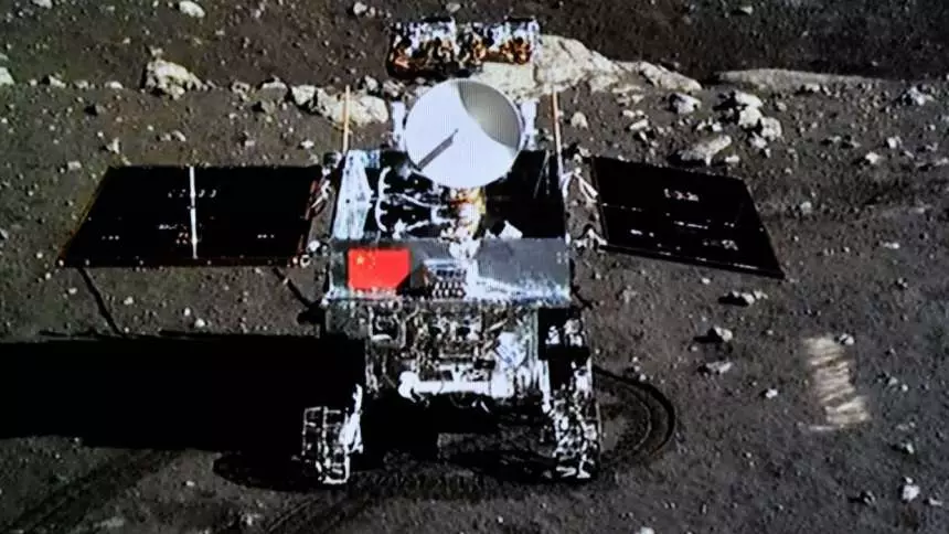 Chinese Moonsport "Yuitu-2" het 271 meter op die oppervlak van die agterkant van die maan geslaag