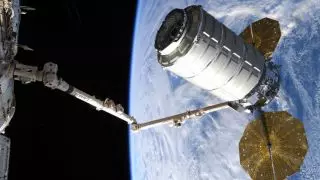 Nasa, ýükleri eltip bermek üçin ISS-e iki gyrgy gämileriniň uçurmagy üçin şertnama baglaşdy