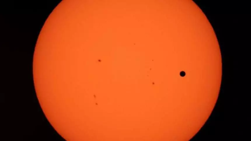 Transit Mercury na Sun